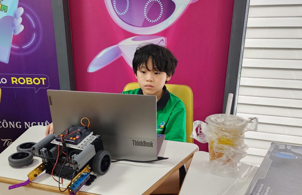 Học Lập Trình Robot Phát Triển Tư Duy Sáng Tạo Ở Trẻ Em Như Thế Nào ...